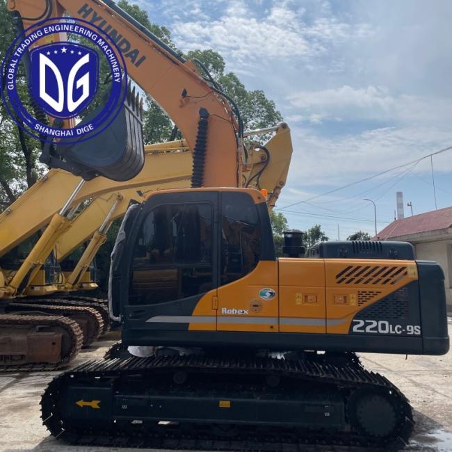 Hyundai 220 excavator working demonstration
