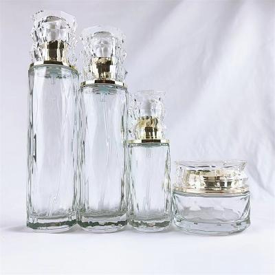Cina 50ml 100ml Cosmetic empty glass jar with gold cap in vendita