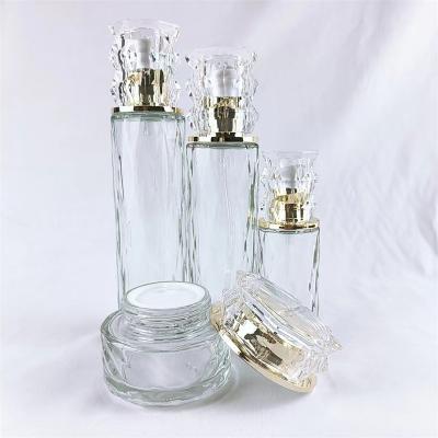 China 50ml 100ml Cosmetic empty glass jar with gold cap à venda