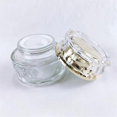 Cina 50ml 100ml Cosmetic empty glass jar with gold cap in vendita