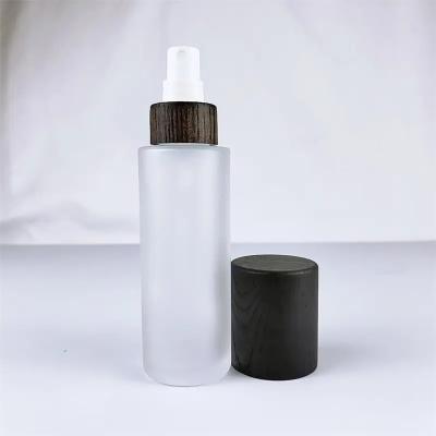 Cina Glass Shampoo Cosmetic spray Pump Bottle With Bamboo Cap in vendita