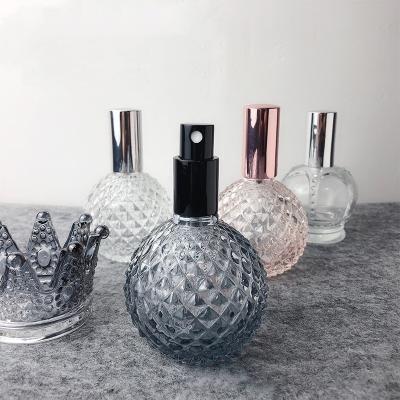 China High Quality Customized Creative Design Embossed Ball Shape Glass Perfume Bottle à venda