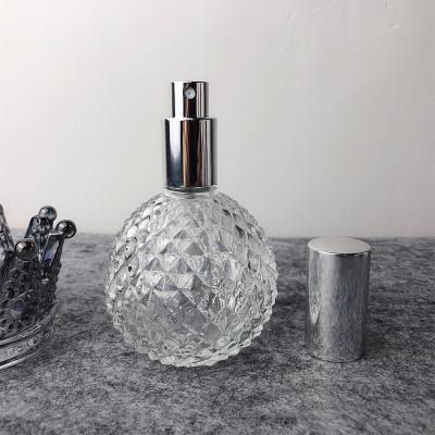 Cina High Quality Customized Creative Design Embossed Ball Shape Glass Perfume Bottle in vendita