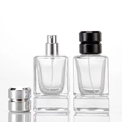 中国 Perfume Glass Spray Bottles Thick Bottom Crimp Neck Square Parfum Bottle 販売のため