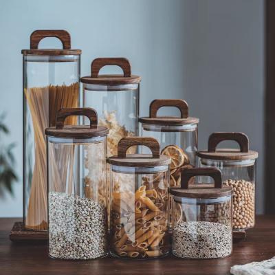 中国 700ml 1000ml 1400ml large wide mouth heat-resisting glass storage jars with wooden lids 販売のため