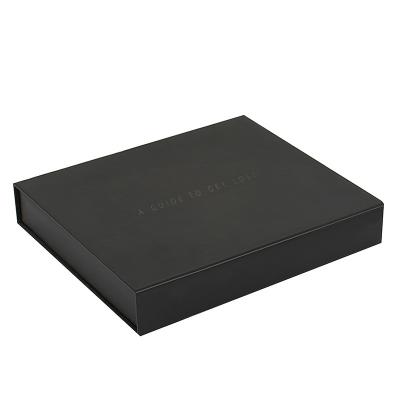 China Embalaje de caja magnética personalizada negra de cartón rígido flexible con inserciones en venta
