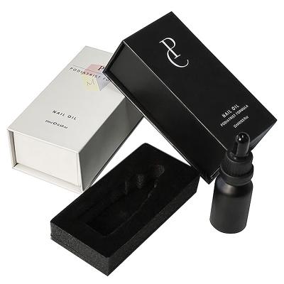 Cina Scatole di imballaggio per oli essenziali a chiusura magnetica singola Cartone rigido con inserto di schiuma in vendita