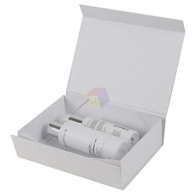 Cina Al dettaglio imballaggi in carta rigida di cartone cosmetici scatola regalo chiusura magnetica con inserto in vendita