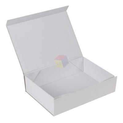 Cina Al dettaglio imballaggi in carta rigida di cartone cosmetici scatola regalo chiusura magnetica con inserto in vendita