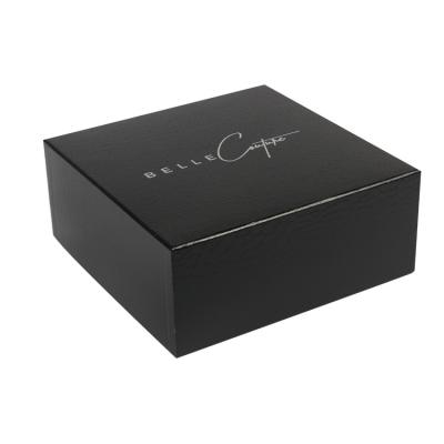 Cina Luxury Hot Foil Custom Logo Rigido Cartone Alligator Carta Abbigliamento Scatole regalo Con Copri Abbigliamento Abbigliamento Imballaggio in vendita
