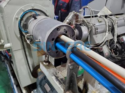 China Máquina de fabricação de tubos de enrolamento por espiral óptica ondulada de HDPE à venda