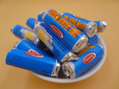 China Round Ring Roll Handmade Milk Tablet Candy 7g Alumimum Paper Packed for sale
