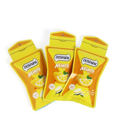 China El cubo oval de la vitamina C formó el paquete de Sacket de la tableta del sabor del limón del caramelo con la caja en venta