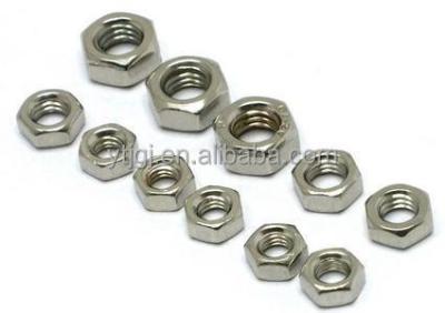 Cina DIN933/931 bulloni esagonali con dadi e valvole di grado 4.8/6.8/8.8/10.9 10mm-300mm in vendita