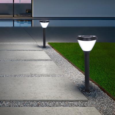 China 5V 4.5W Triangle LED Solar Pathway Lights Solar Spike Light For Park Courtyards Villas for sale