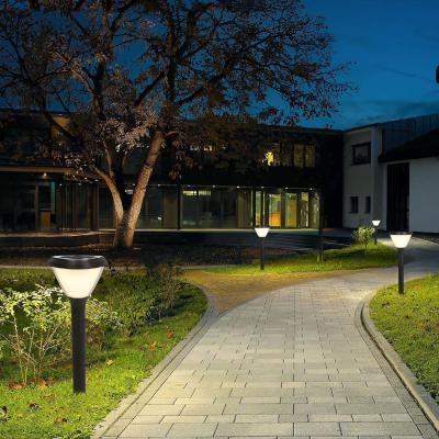 China 5V 4.5W Triangle LED Solar Pathway Lights Solar Spike Light For Park Courtyards Villas for sale