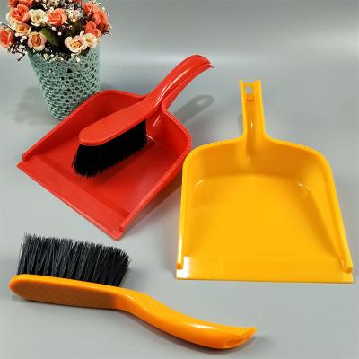 China Polypropylene Desktop Mini Dustpan And Brush Set Red Yellow Green for sale