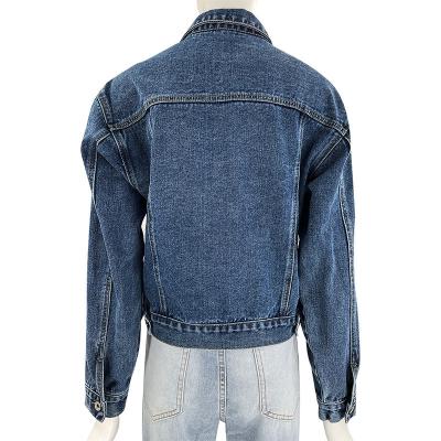 Cina La tasca Jean Jacket Button Up Ripped della falda dell'elastam del cotone ha afflitto il rivestimento del denim in vendita