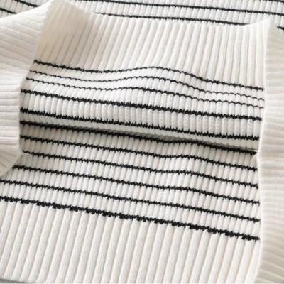 Cina Il maglione a strisce 100% del blocchetto di colore del poliestere 7GG delicatamente ha tricottato le cime con la chiusura lampo in vendita