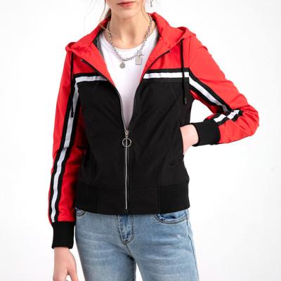 Cina Le donne leggere sottili ricoprono il cappotto impermeabile all'aperto dei rivestimenti del colorblock di signora di autunno casuale della molla in vendita
