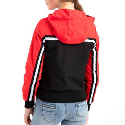 Cina Le donne leggere sottili ricoprono il cappotto impermeabile all'aperto dei rivestimenti del colorblock di signora di autunno casuale della molla in vendita