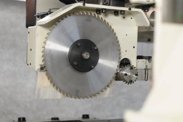 Quality CNC Wood Door Machine with ±0.1mm Processing Accuracy 18-80mm Sawing Thickness for sale