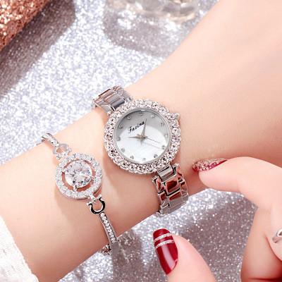 China wholesale 2019  lady new   fashion  quarts watch   with the bracelets for sale