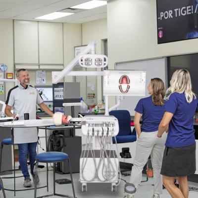 中国 大学訓練用口腔シミュレーションシステム 高度歯科シミュレーション訓練システム コンプレッサー付き 手術用ライト 販売のため