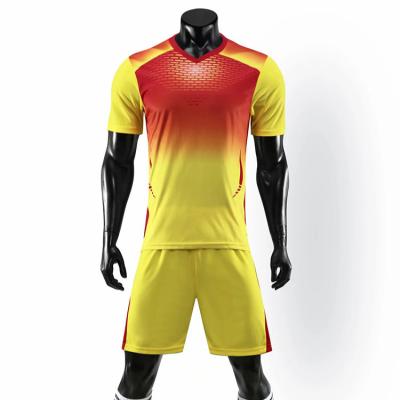 Cina Il jersey di calcio del materiale del poliestere di alta qualità mette i corredi in cortocircuito uniforma le uniformi all'aperto di calcio dell'interno messe degli uomini in vendita