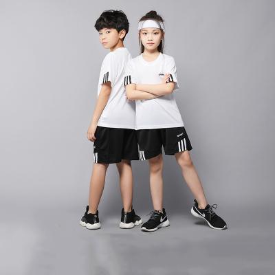 中国 速い乾燥した衣服を動かしている活動的な人の子供の子供のフットボールのスーツのためのスポーツのスーツは通気性の短い袖を緩める 販売のため