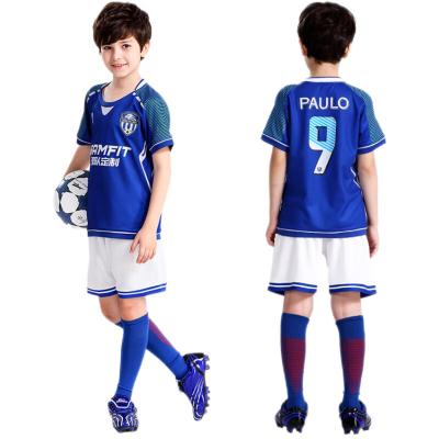 Cina Nuovo arrivano corredi su misura stabiliti dei bambini della ragazza del ragazzo di logo del jersey di calcio dei bambini i brevi in vendita