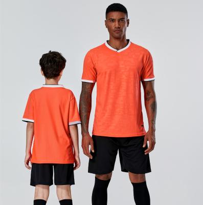 Cina Il materiale di alta qualità del poliestere a buon mercato accettare gli uomini uniformi di calcio su ordinazione ha fissato il calcio uniforme dell'arbitro in vendita