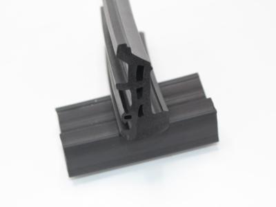 China Levering 5 tot 10 dagen Persoonlijke siliconen rubber extrusie profiel voor OEM afdichtingsstrips Te koop