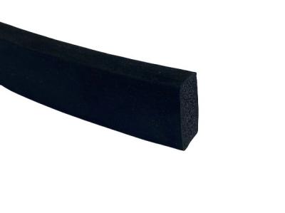 Cina Sigilli di gomma di silicone piatto rotondo quadrato con sigillo di schiuma EPDM di design approvato dal cliente in vendita