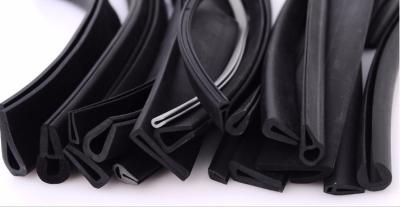Cina EPDM Black Car Door Sealing Rubber Strip con servizio personalizzato e resistenza alla corrosione in vendita