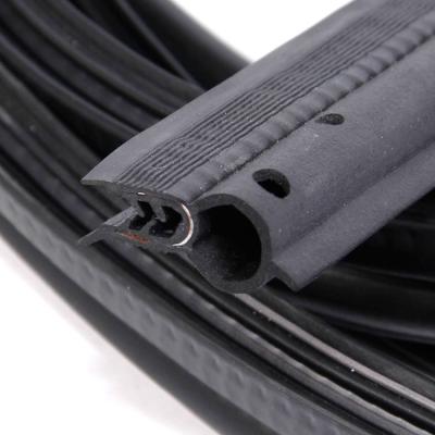 Cina Strisce di gomma di silicone nera con lampadina superiore 6*8mm in vendita