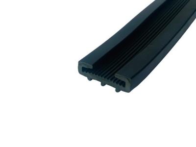 China PVC resistente a intempéries porta de garagem durável fundo de borracha de vedação de fita com pedido do cliente à venda