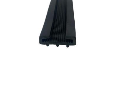 China PVC resistente a intempéries porta de garagem durável fundo de borracha de vedação de fita com pedido do cliente à venda