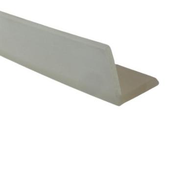 Cina Striscia di sigillamento in gomma per porte e finestre in silicone trasparente di tipo L con disegni del cliente in vendita