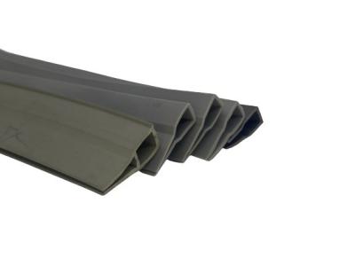 Cina Stampi di taglia personalizzata Pvc porta Sotto soglia Striscia di sigillo Weatherstrip Striscia di sigillo porta in vendita