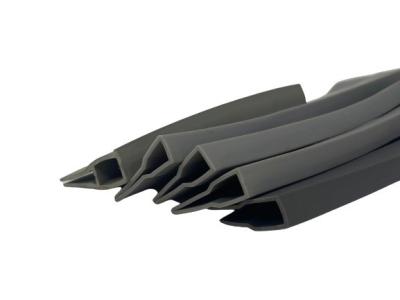 Cina Stampi di taglia personalizzata Pvc porta Sotto soglia Striscia di sigillo Weatherstrip Striscia di sigillo porta in vendita