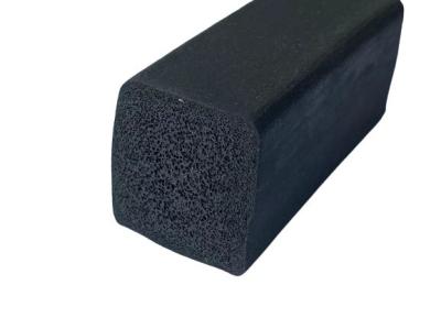 Cina 15-30 SHA Durezza Spugna di schiuma EPDM Chiusura di lucchetto Guarnizione di gomma marina in vendita