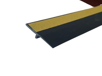 Cina Strizza di sigillo di porta in gomma impermeabile e a vento con servizio di lavorazione dello stampaggio in vendita