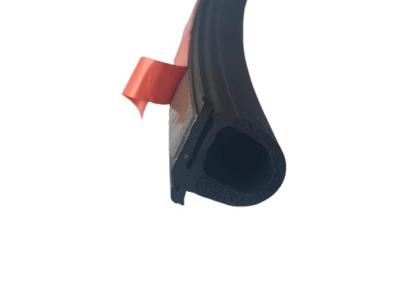 中国 白色エクストルーデッドフームEDPM ドアとウィンドウのためのセルフアレッシブゴムシールストラップ 販売のため