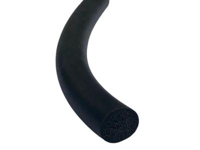 Cina Striscia di tenuta in silicone di gomma di schiuma EPDM estrusa con personalizzazione di durezza 65±5 in vendita