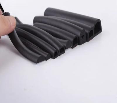 Cina Taglio a temperatura di guarnizione rettangolare in schiuma di silicone nera per strisce di sigillo di gomma spugna in vendita