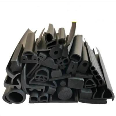 Cina 65±5 Durezza Strisce di sigillo per porte in gomma di silicone personalizzate a prova di polvere a prova di insetti a prova di suono in vendita