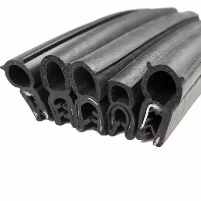 China 65±5 Hardheid Foam EPDM Rubber Strip Seal voor onderkant van aangepast weerglas Te koop