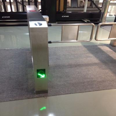 中国 Adjustable Access Directions  Swing Barrier Gate 110v / 220v With Traffic Light 販売のため