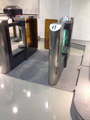 中国 Swing Barrier Gate Systems  For Passenger Access With Emergency Intereface 販売のため